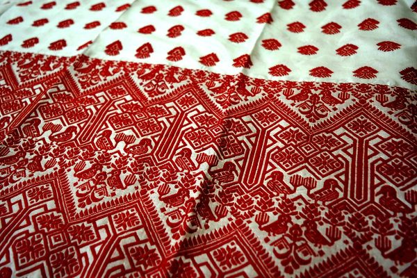 Enchanting Mekhela Chador: A Traditional Hand-Woven Garment of Assam ...
